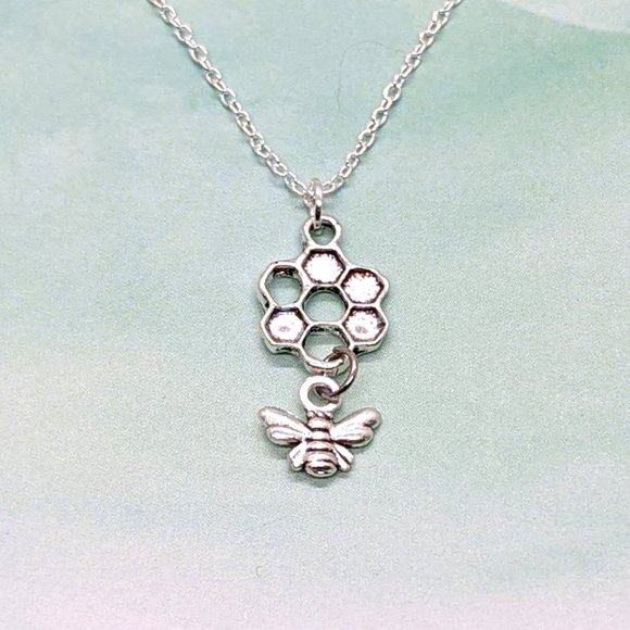 Baroque Vintage | Jewelry | Dainty Bee Honeycomb Silver Necklace | Poshmark